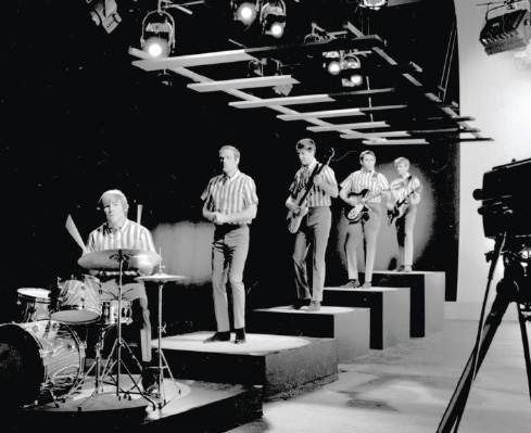 Dennis Wilson - Modern Drummer Magazine