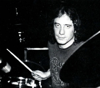 Marillion's Ian Mosley - Modern Drummer Magazine Marillion's Ian Mosley