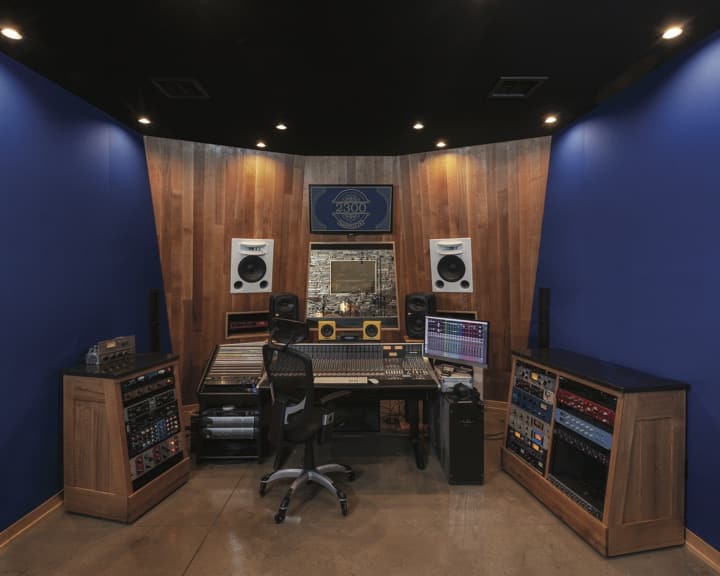 In The Studio with Drummer/Producer Elton Charles - Modern Drummer Magazine