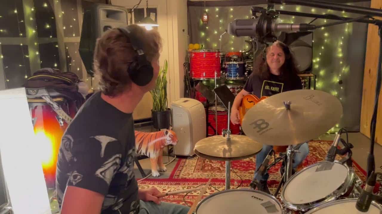 Matt Zebroski and Alex Skolnick's "Conundrum" breakdown & guitar solo ...
