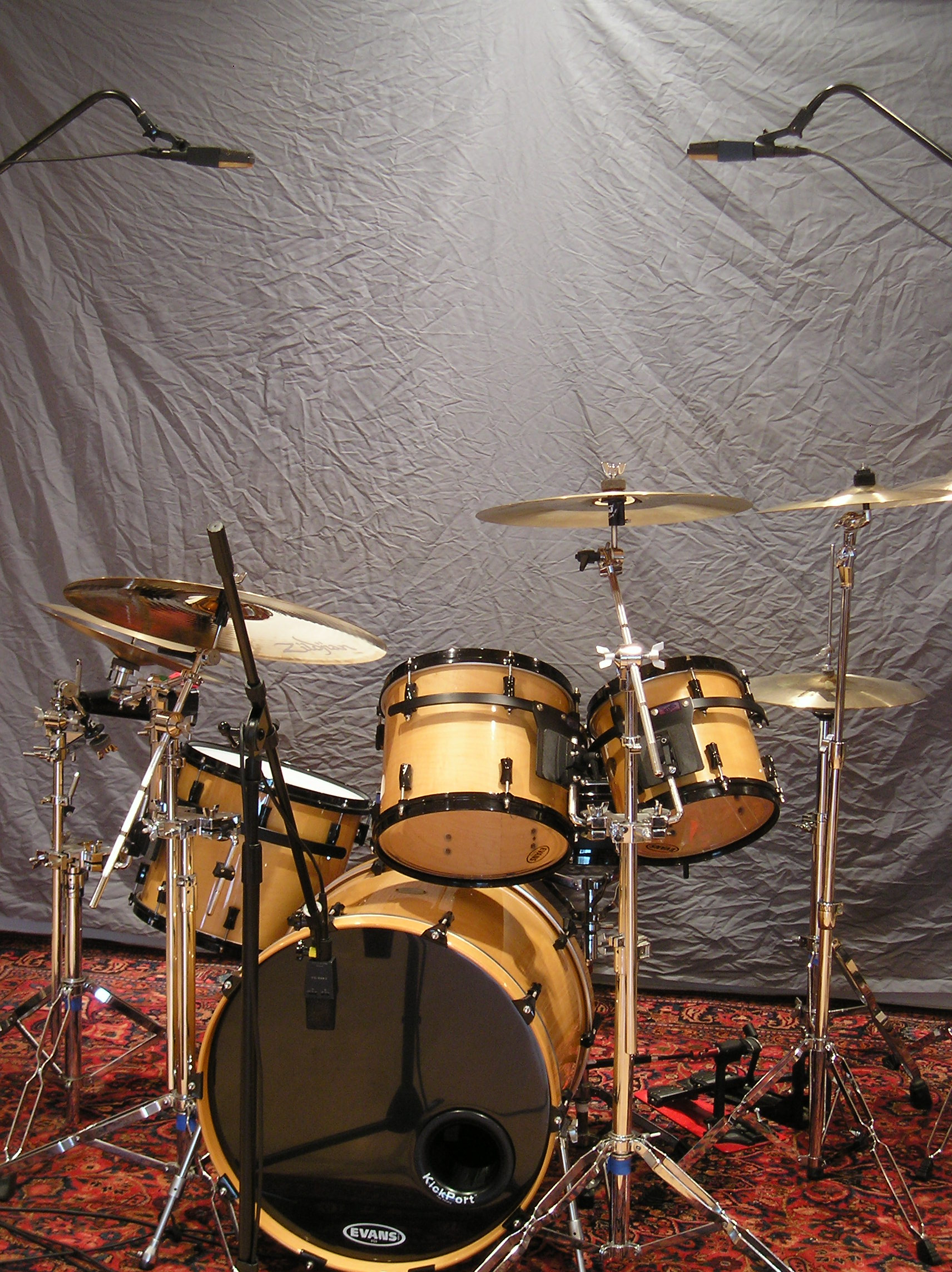 Electronic Insights: Minimal Miking Techniques | Modern Drummer Magazine