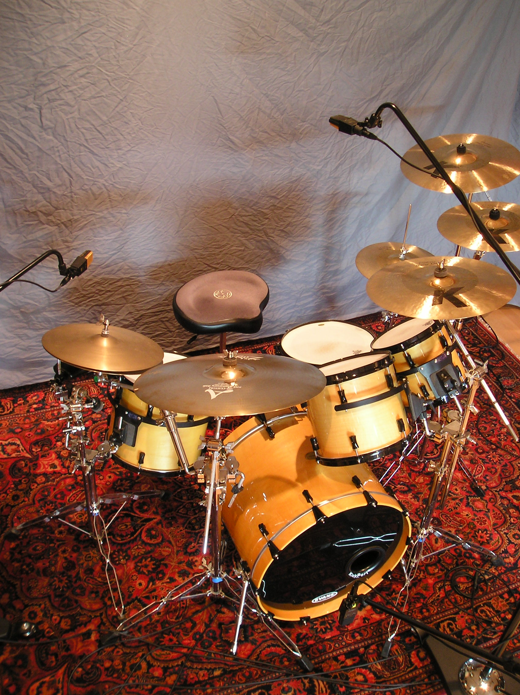 Electronic Insights: Minimal Miking Techniques | Modern Drummer Magazine